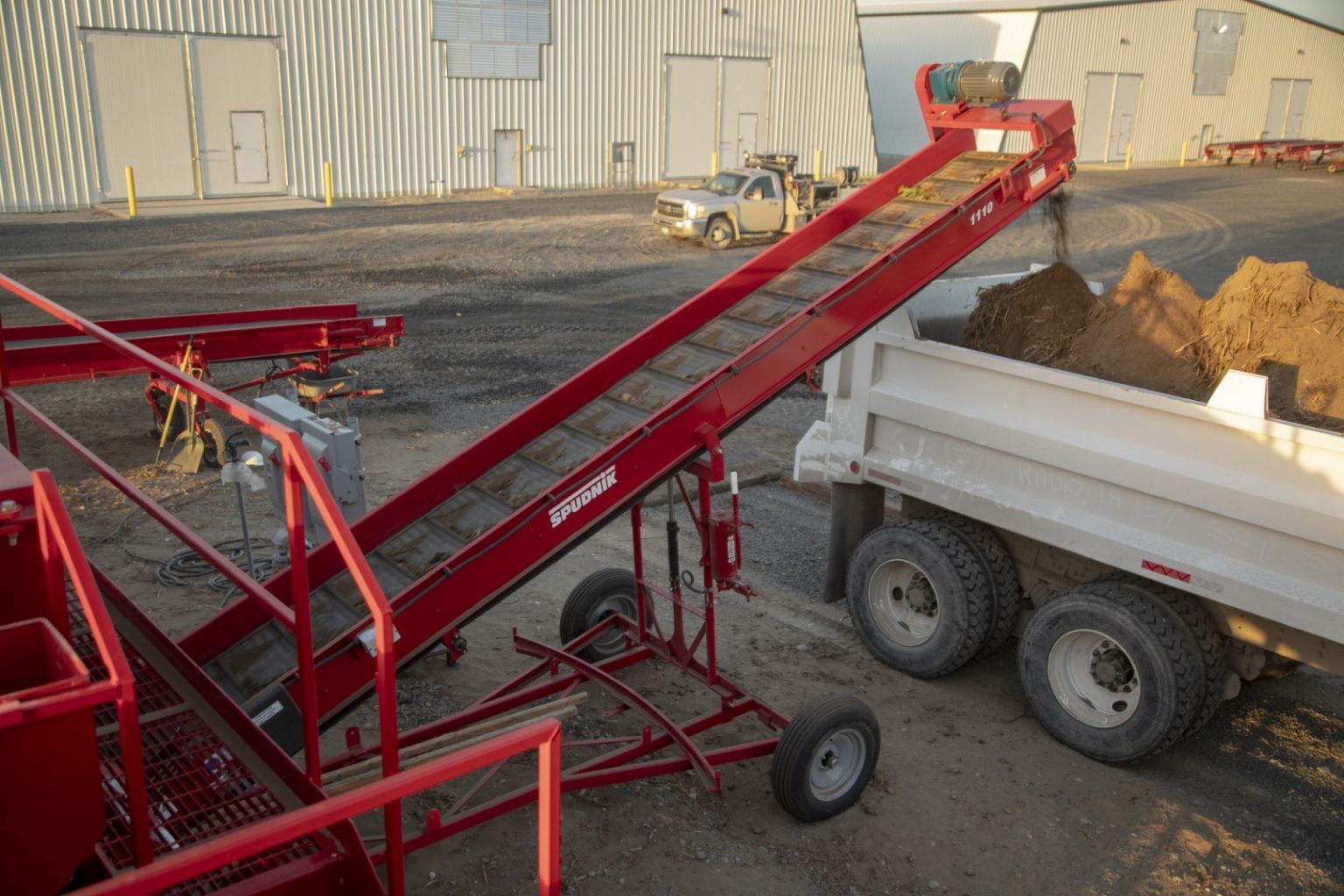 Open Dirt Conveyor | Spudnik Equipment | Blackfoot, Idaho