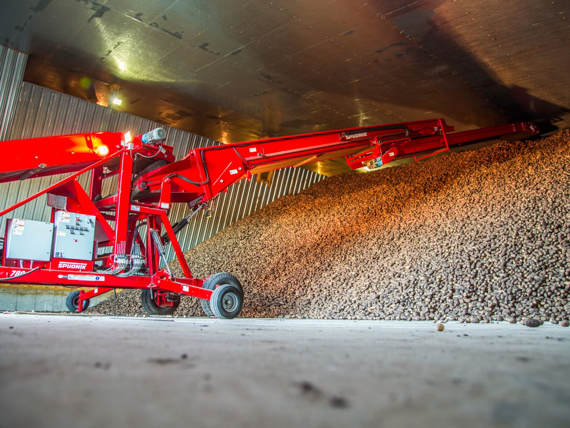 780 Large Frame Piler | Potato Equipment | Spudnik Equipment