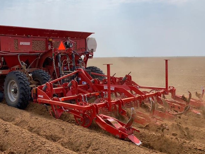 6 Row Conventional Potato Planter | Spudnik Equipment