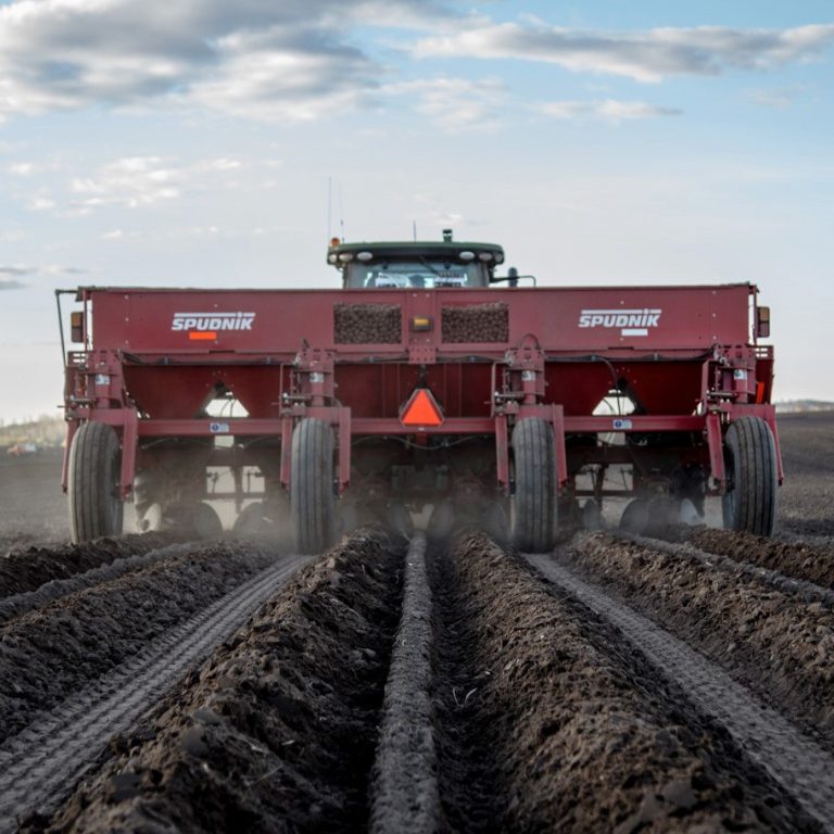 6 Row Conventional Potato Planter | Spudnik Equipment