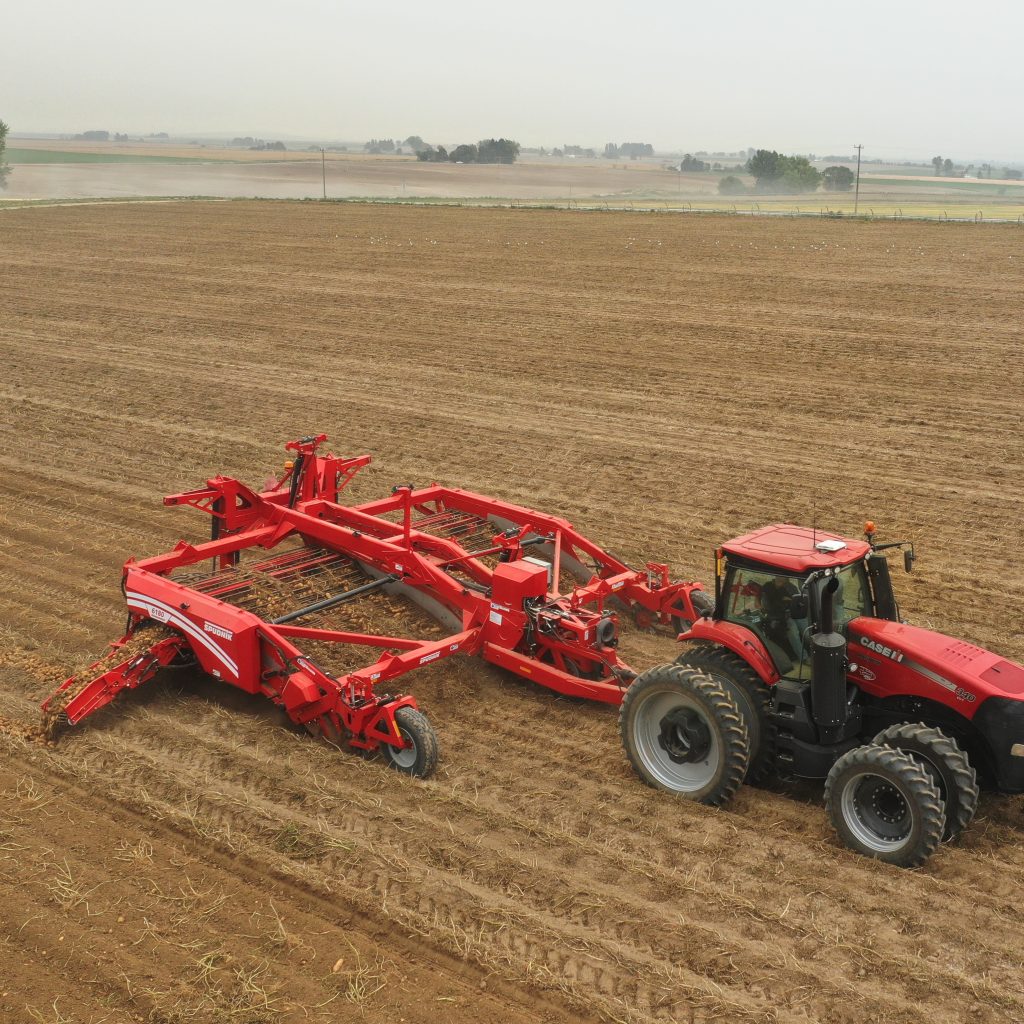 8 Row Folding Potato Windrower | Spudnik Equipment | Idaho