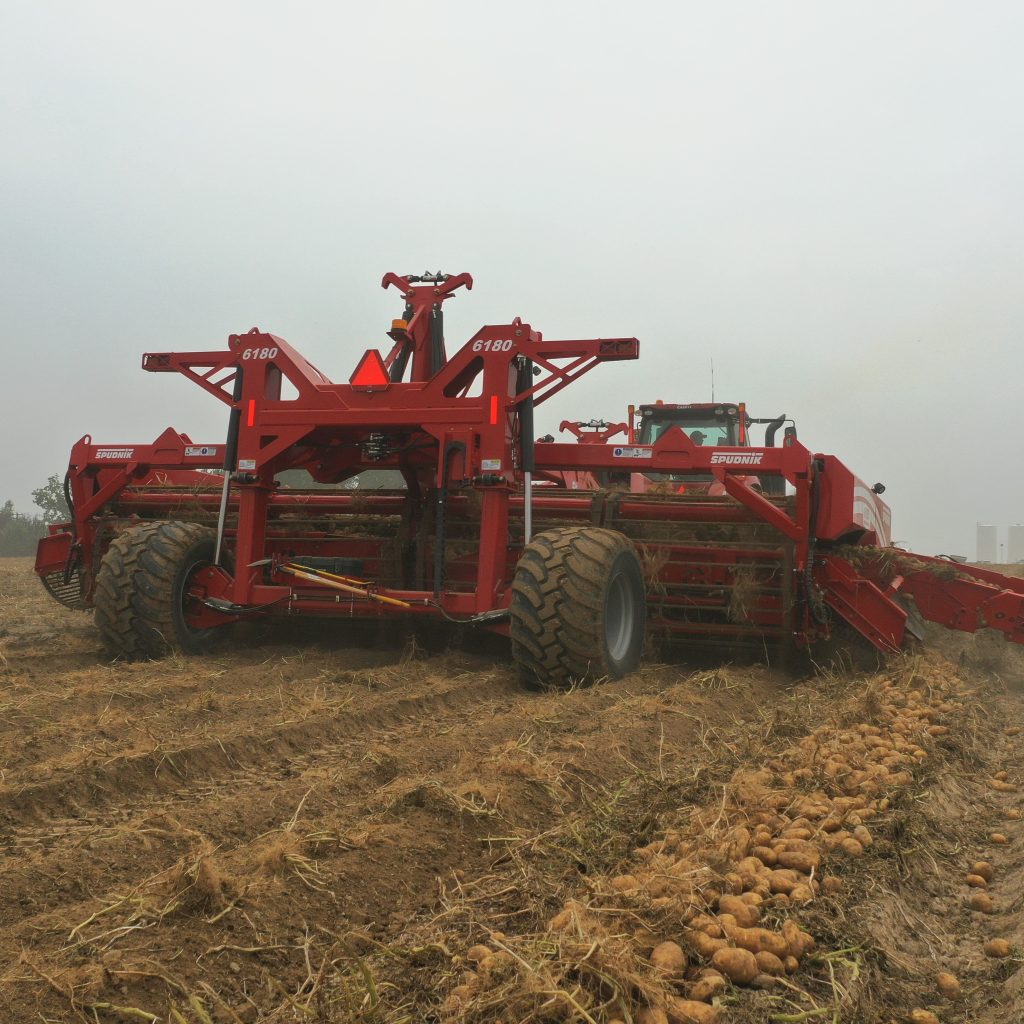 8 Row Folding Potato Windrower | Spudnik Equipment | Idaho