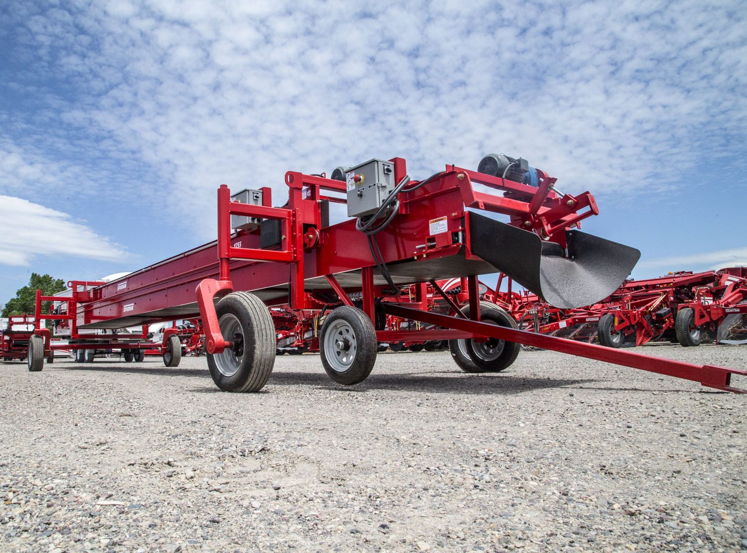 Telescope Hopper Style Conveyor | Spudnik Equipment