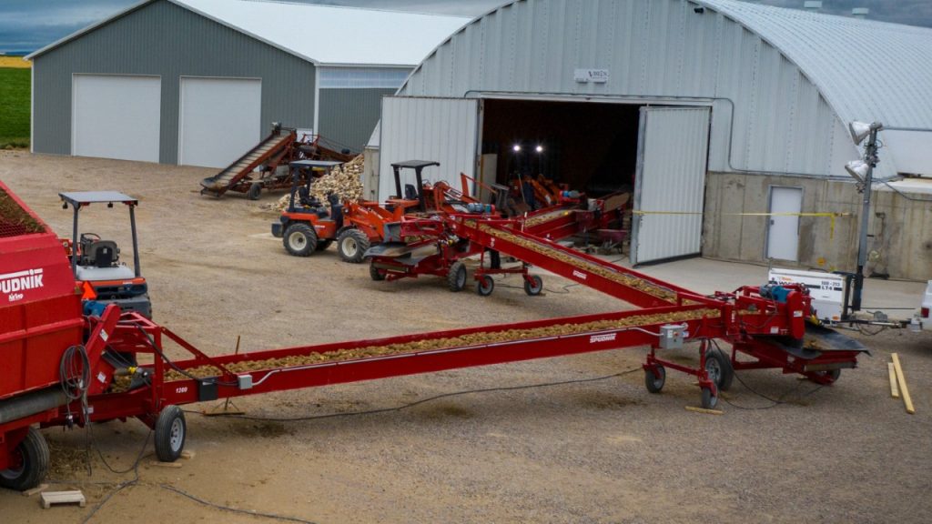 Straight Hopper Style Conveyor | Spudnik Equipment | Idaho