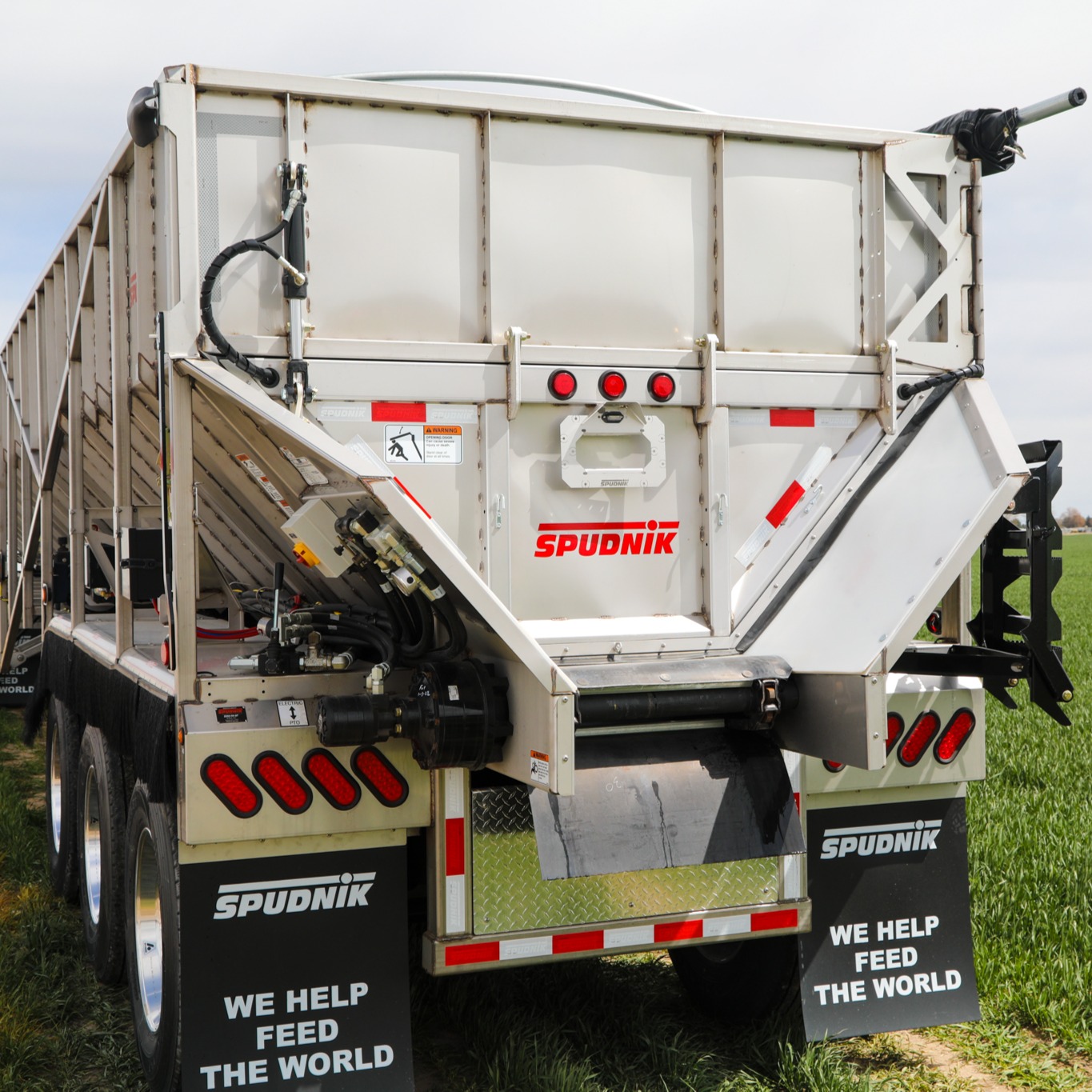 Custom Chain Bottom Semi Trailer | Spudnik Equipment