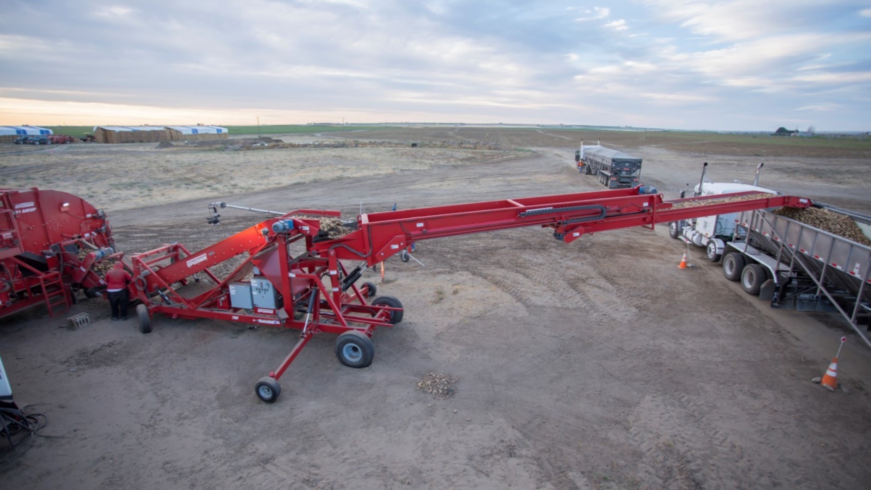 780 Large Frame Piler | Potato Equipment | Spudnik Equipment