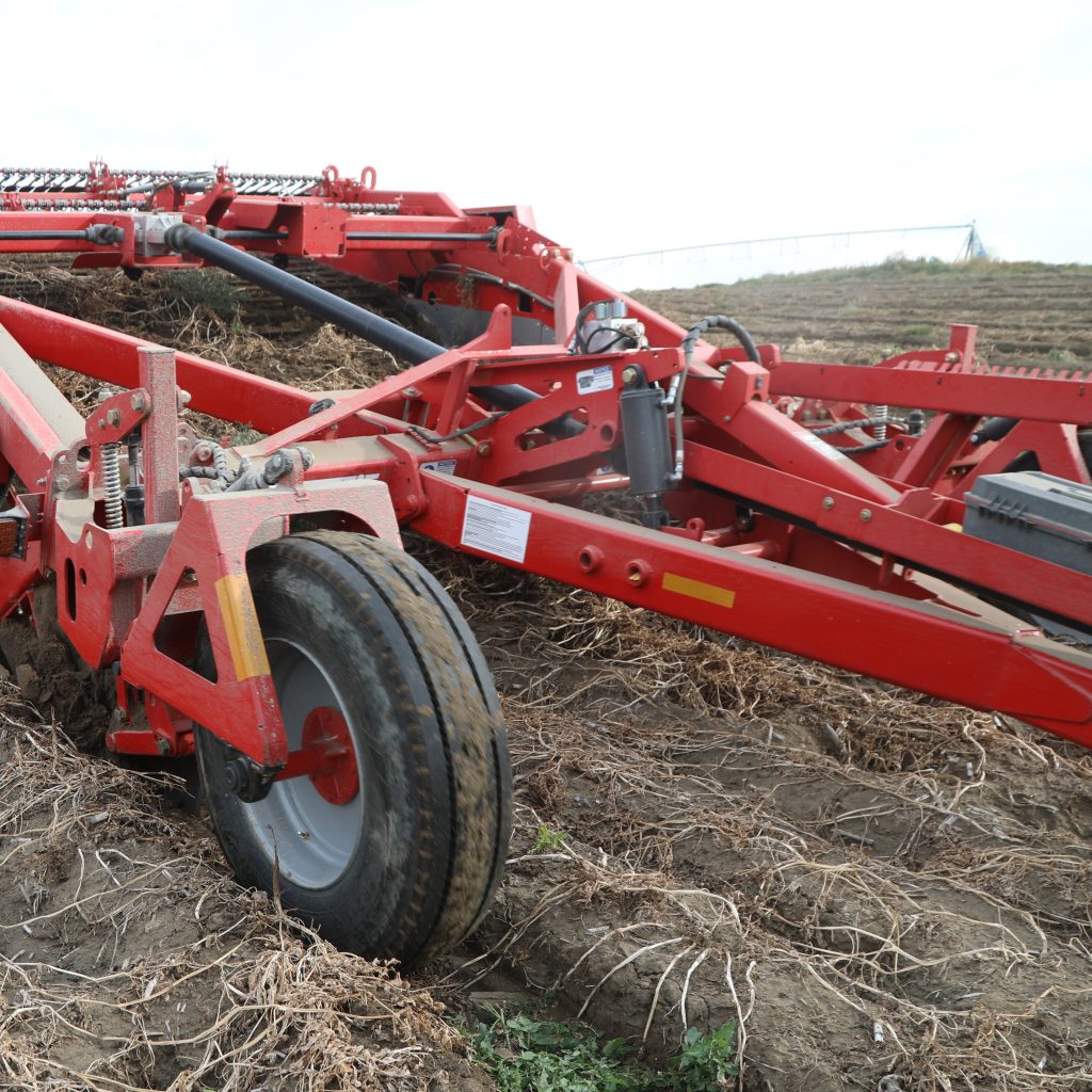 6142 - 4 Row Potato Windrower | Spudnik